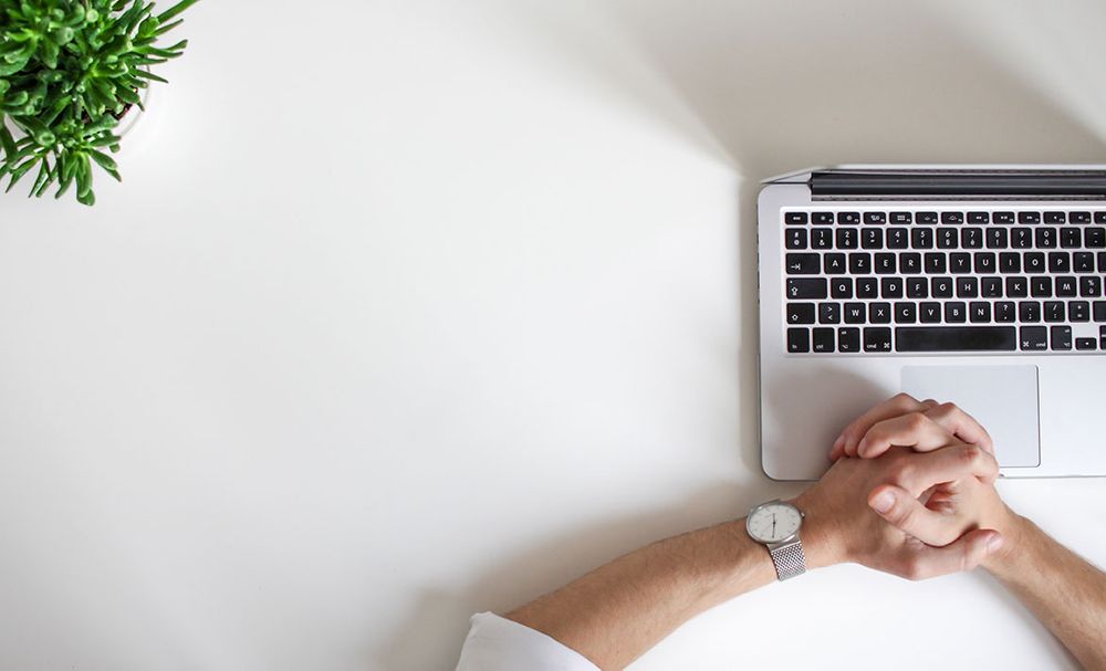 How to keep in touch with touch base emails